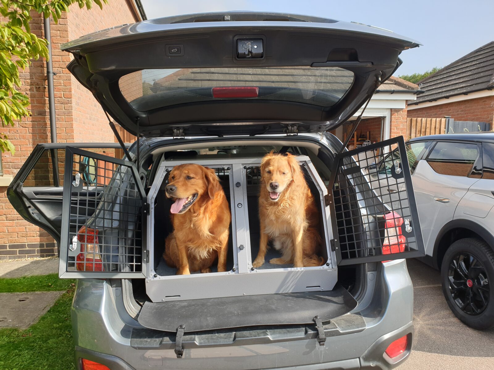 K9/C17 Car Dog Crate Vauxhall Astra Estate, Skoda Est | TransK9