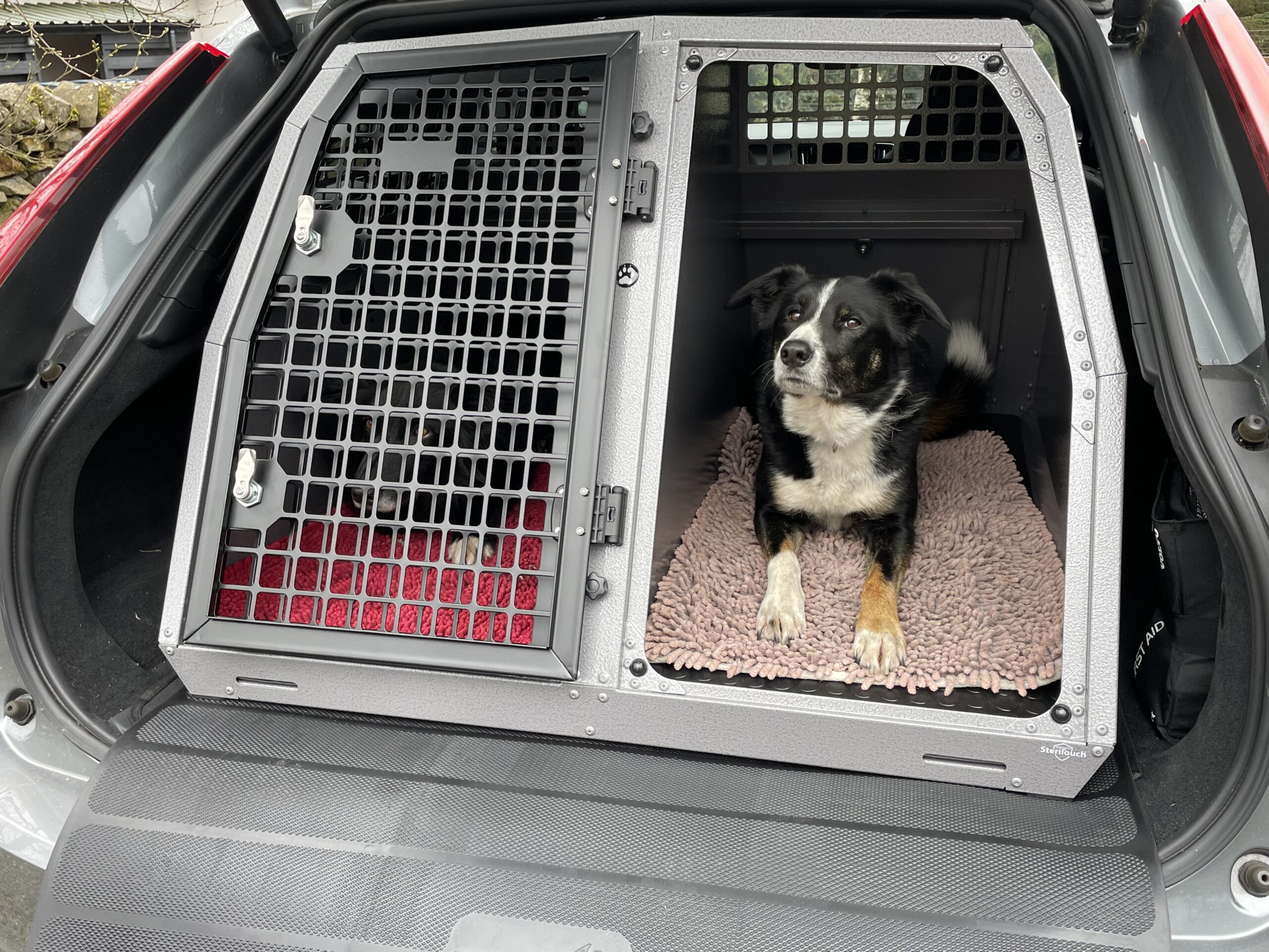 K9/C90 Car Dog Crate for Volvo V90, Vauxhall Insignia | TransK9