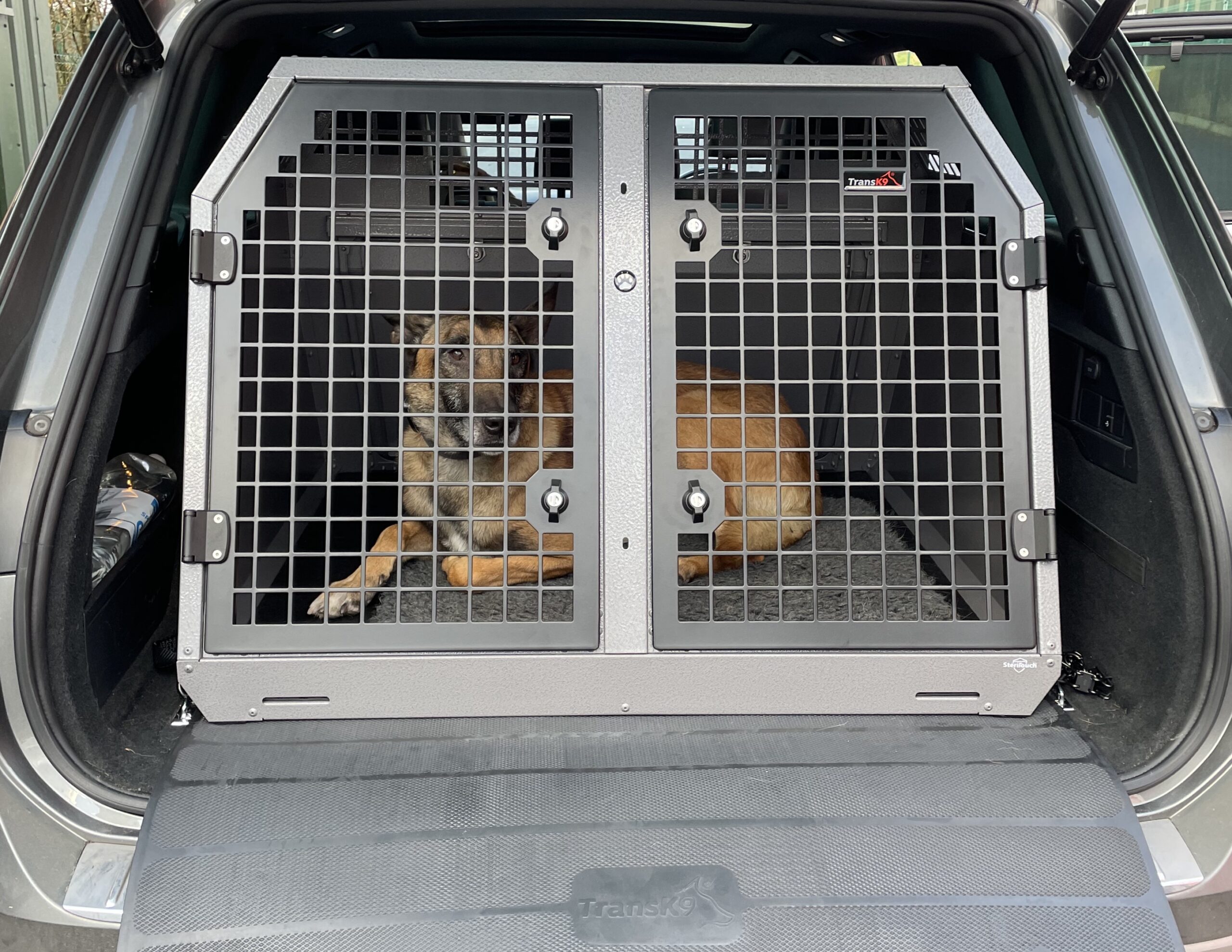 K9/C26 Car Dog Crate - Range Rover, Jeep, Volkswagen | TransK9