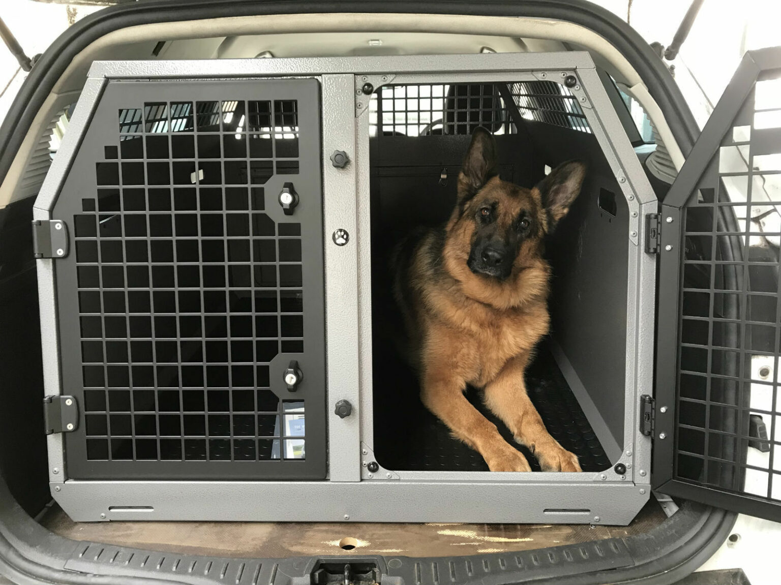 K9/VC1 Car Dog Crate for Mitsubishi L200, Fiat, Ford | TransK9