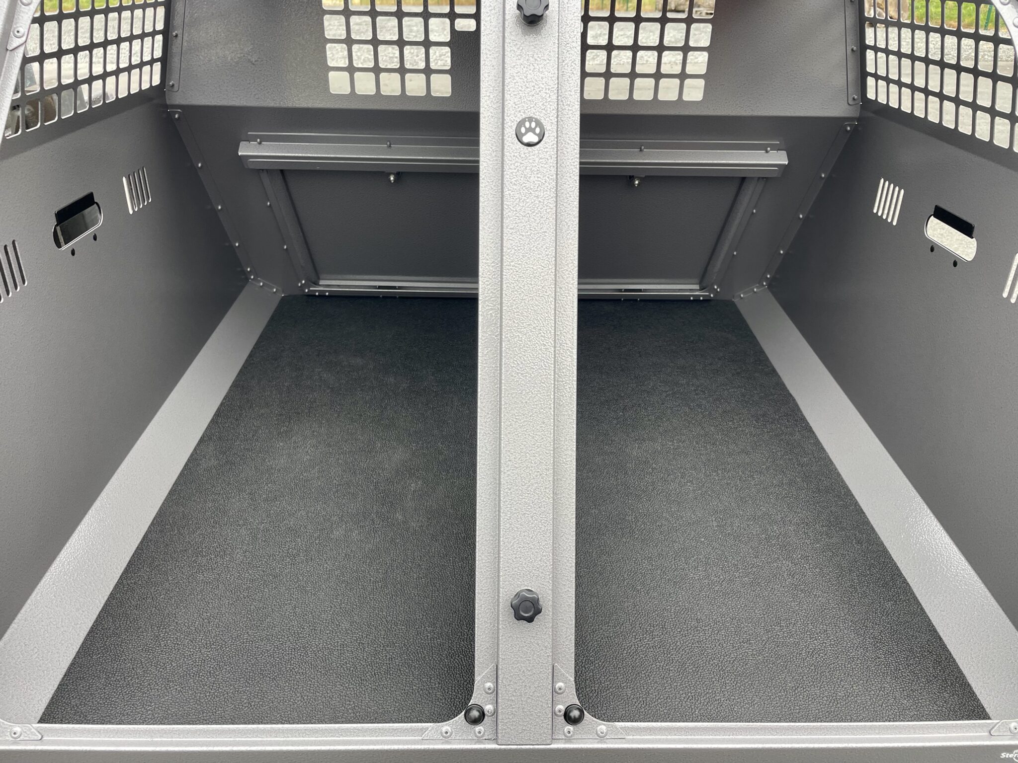 K9/C43 Double Dog Cage for Land Rover Defender | TransK9