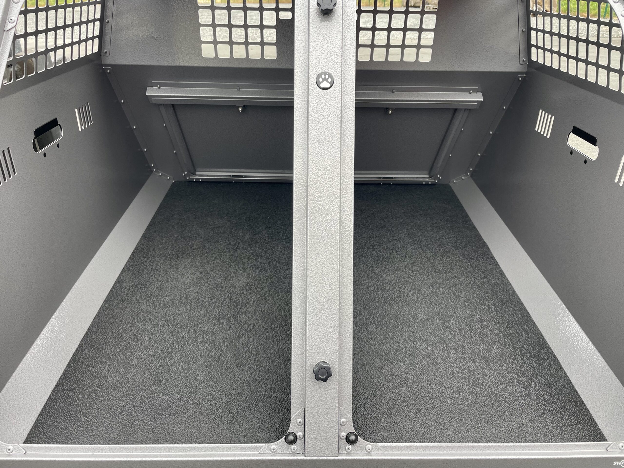 K9/VC1 Car Dog Crate for Mitsubishi L200, Fiat, Ford | TransK9