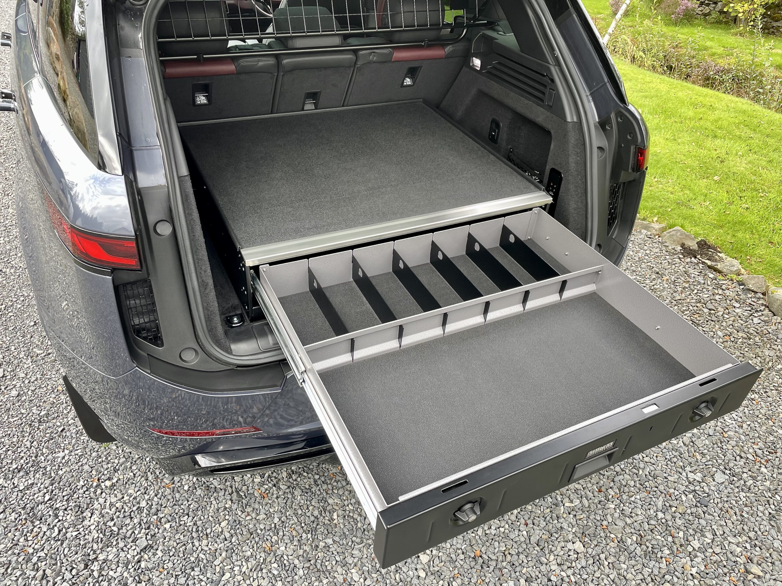 Secure drawer units for cars and dog cages | Land Rover, Range Rover