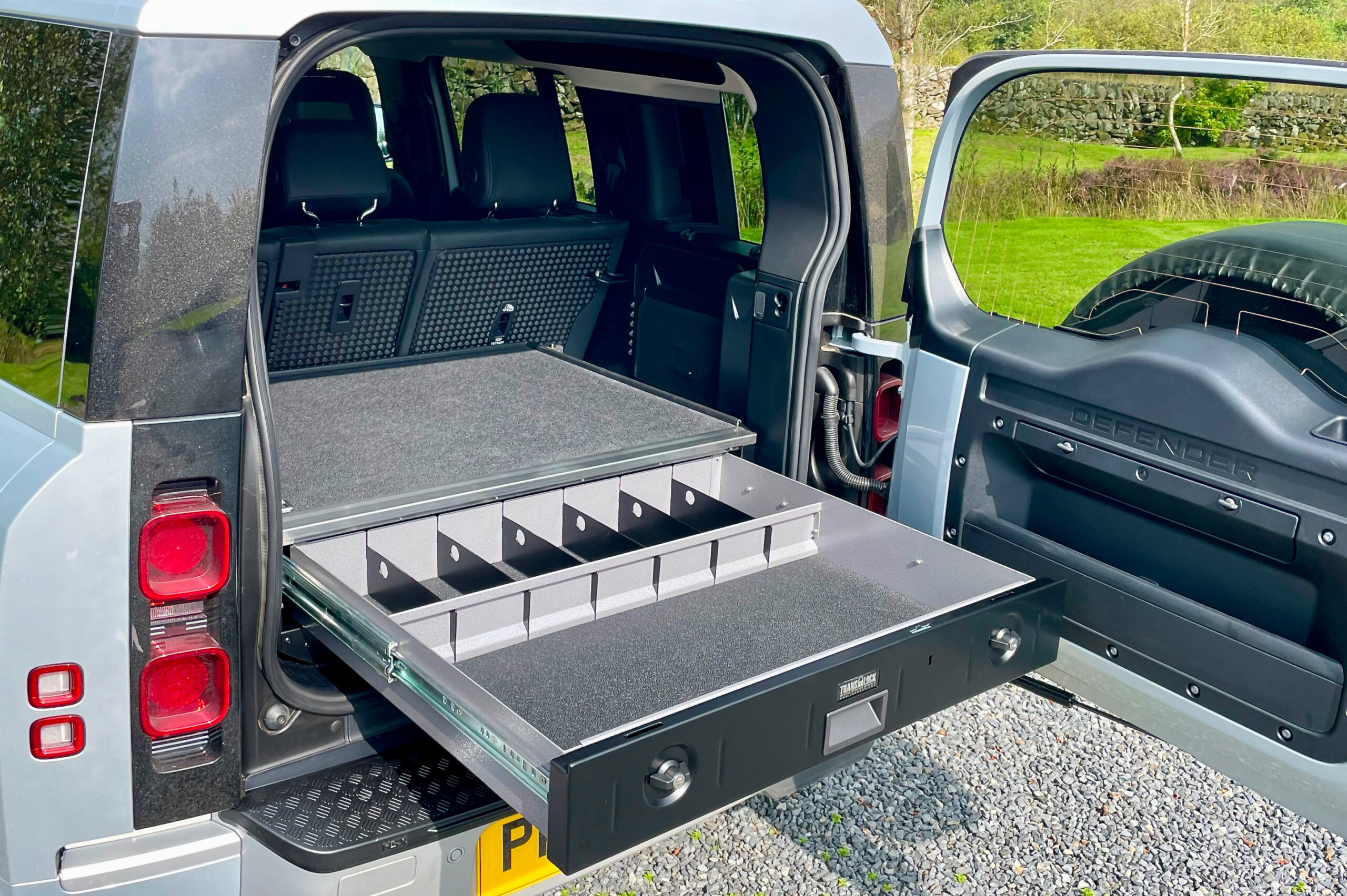 Secure drawer units for cars and dog cages | Land Rover, Range Rover